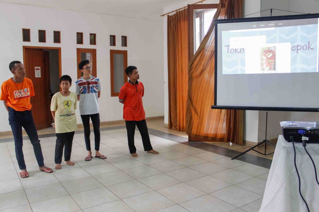 Extra Curricular Activity @Panti Asuhan Candra Naya - Bogor - EKTIZO Coding